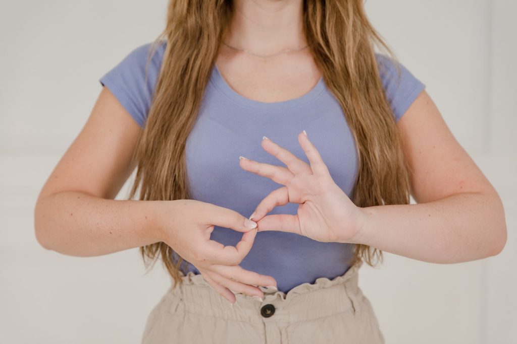 Basic Sign Language Words: A Beginner's Guide